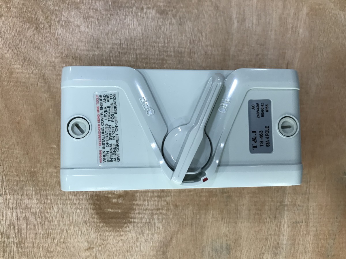 4P63A T&J Isolator-Grey