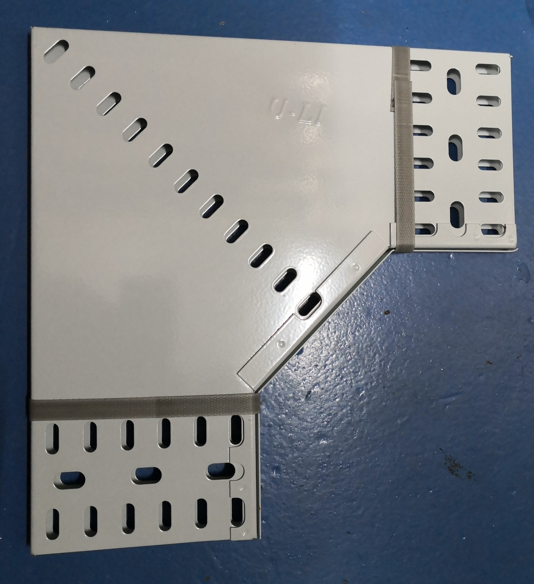 Uli 150mm G18 Cable Tray 90Deg Elbow- White